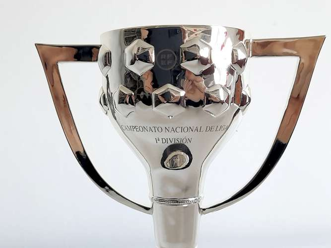 Duża replika trofeum mistrzostwo La Liga (oficjalny produkt RFEF) 15,5 ...